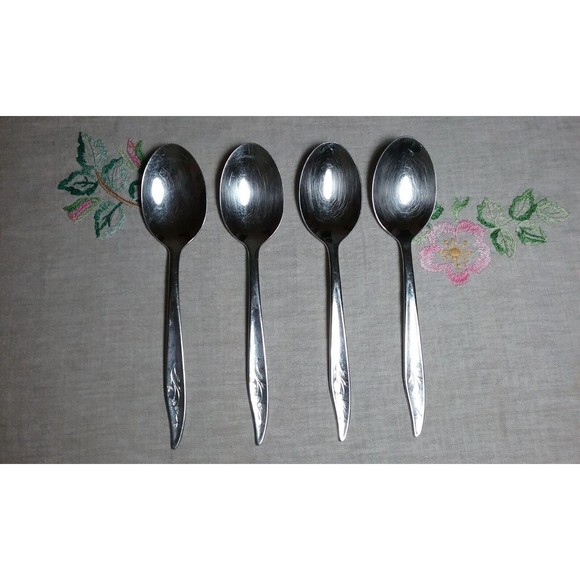Misty Isle | Dining | Vintage Tradition Stainless Usa Misty Isle Set Of ...